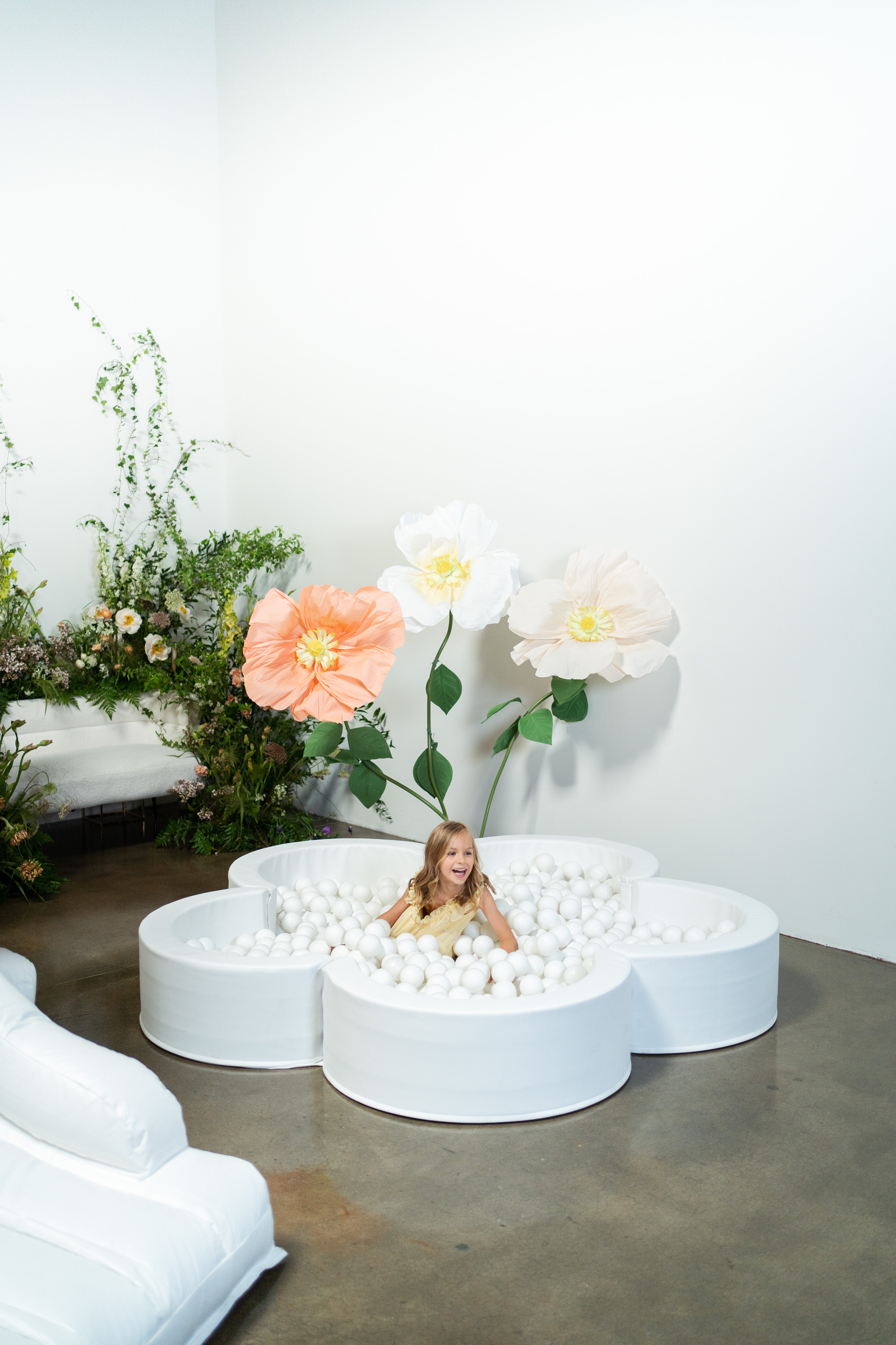 Mini Daisy Ball Pit – Mini Castles