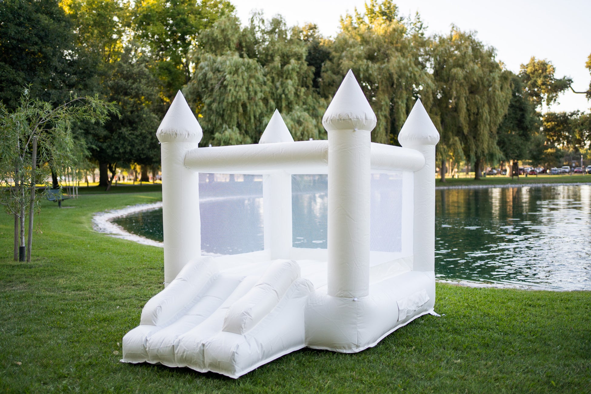 Mini Ava - White Bounce House with Cone Tops – Mini Castles