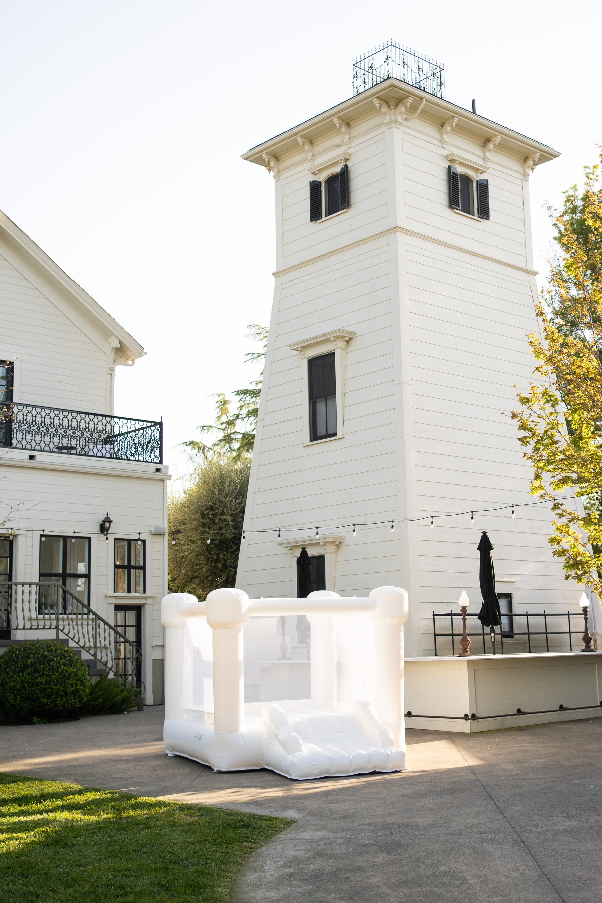 Mini Alex - White Bounce House with Flat Tops – Mini Castles